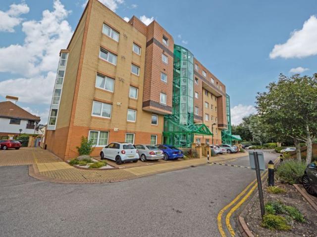 Oyster Quay, Port Solent PO6, 3 bed flat to rent, £1,600 pcm | PrimeLocation