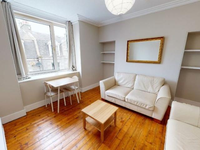 P1231: Wallfield Crescent, Rosemount, Aberdeen