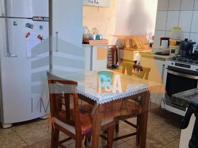 P&A ALUGA E VENDE CASA COM 02 DORMITÓRIOS SENDO 01 SUÍTE SALA AMPLA COZINHA COM GABINETE LAVANDERIA