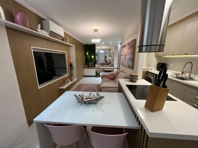 P Apartamento semi mobiliado com 2 suítes na Barra da Tijuca