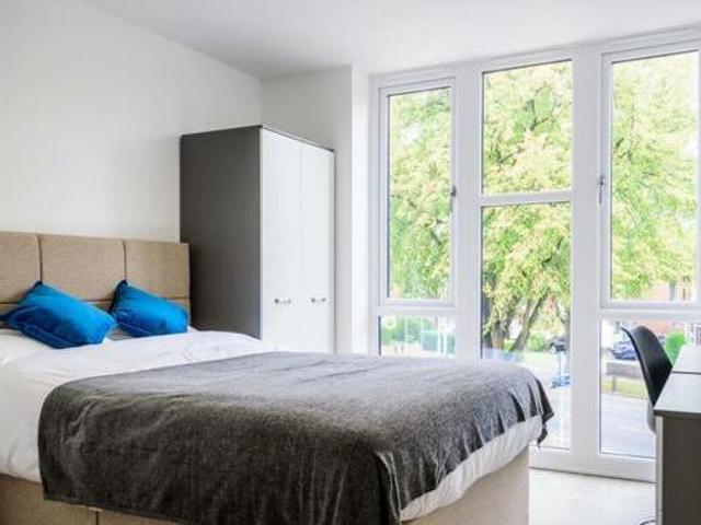 £pcm Bills Incl * The Cave, Queens Road East, 1 Bedroom House