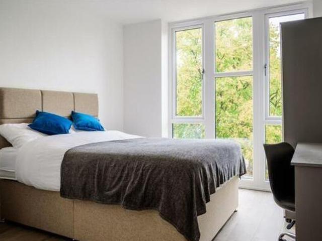 £ Pcm Inc Bills * Houseshare* The Cave, Queens Road East, 1 Bedroom House