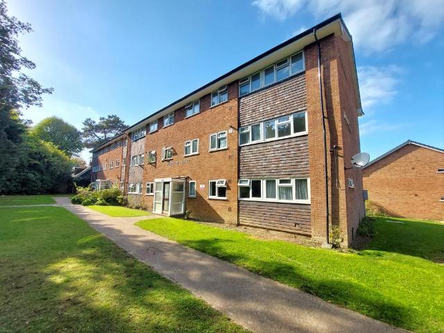 Pampisford Road, South Croydon 3 bed apartment to rent £1,845 pcm £426 pw