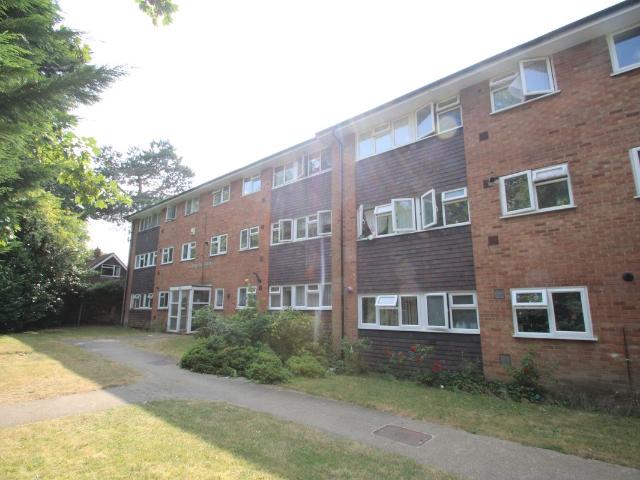 Pampisford Road, South Croydon CR2, 2 bed flat to rent, £1,845 pcm | PrimeLocation