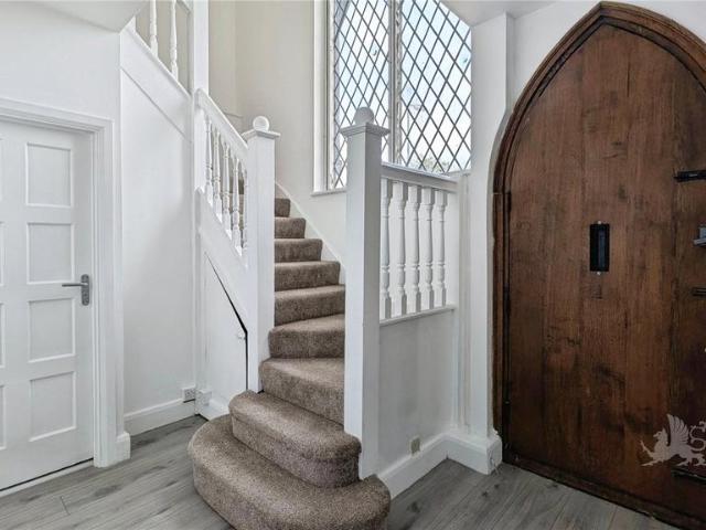 Pampisford Road, Purley, CR8 5 bed detached house to rent £4,000 pcm £923 pw