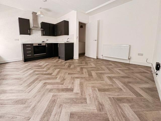 Pant Yr Heol, Neath SA11, 2 bed flat to rent, £750 pcm | PrimeLocation