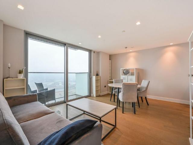 Pan Peninsula, E14, Canary Wharf. 1 bed flat to rent £2,817 pcm £650 pw