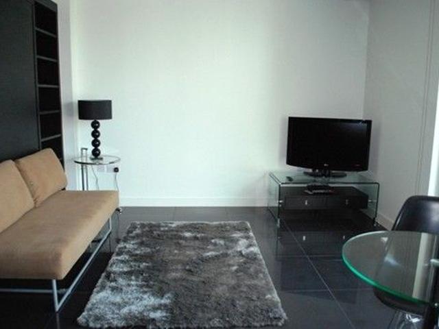 Pan Peninsula, Pan Peninsula Square, Canary Wharf E14, Studio to rent, £1,733 pcm | PrimeLocation