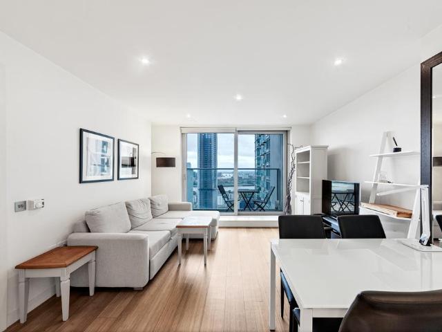 Pan Peninsula Square, Canary Wharf. 1 bed flat to rent £2,470 pcm £570 pw