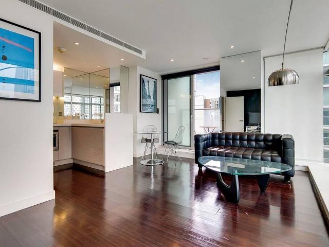 Pan Peninsula Square, Canary Wharf. 2 bed flat to rent £3,000 pcm £692 pw