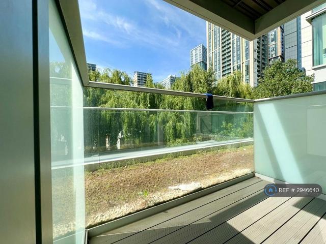 Pan Peninsula Square, London, E14 Studio to rent £1,850 pcm £427 pw