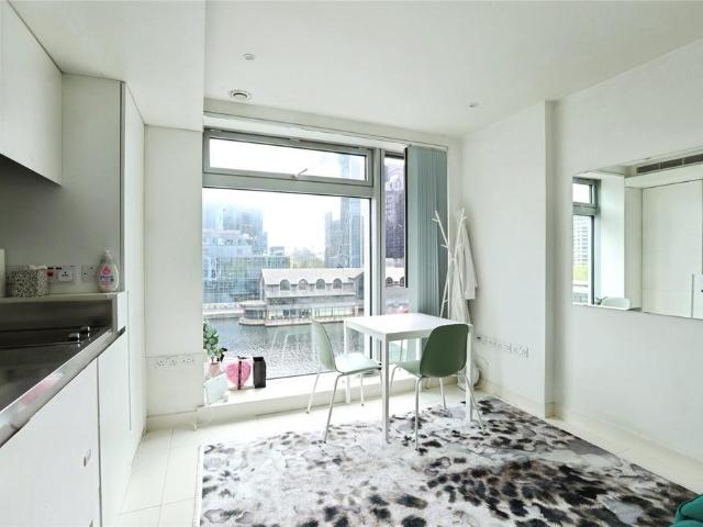 Pan Peninsula Square, London, E14 Studio to rent £1,900 pcm £438 pw