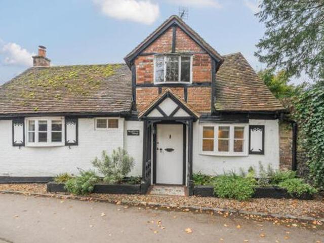 Pangbourne, Pangbourne Hill, Reading, 4 Bedroom Detached