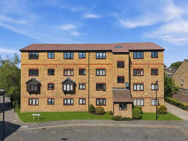 Pankhurst Court, Caradon Close, Leytonstone E11, 1 bed flat to rent, £1,500 pcm | PrimeLocation