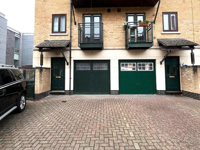 Pankhurst Avenue, London E16 3 bed terraced house to rent £2,600 pcm £600 pw