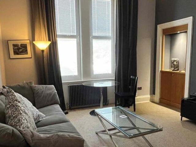 Panmure Place, Tollcross, 3 Bedroom Flat