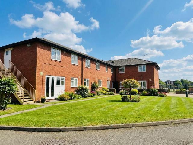Panshanger Drive, Welwyn Garden City AL7 1 bed flat to rent £1,375 pcm £317 pw