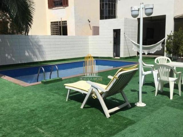 Pacaembú Casa à venda de 520m² com 4 dormitórios sendo suítes e 5 vagas de garagem