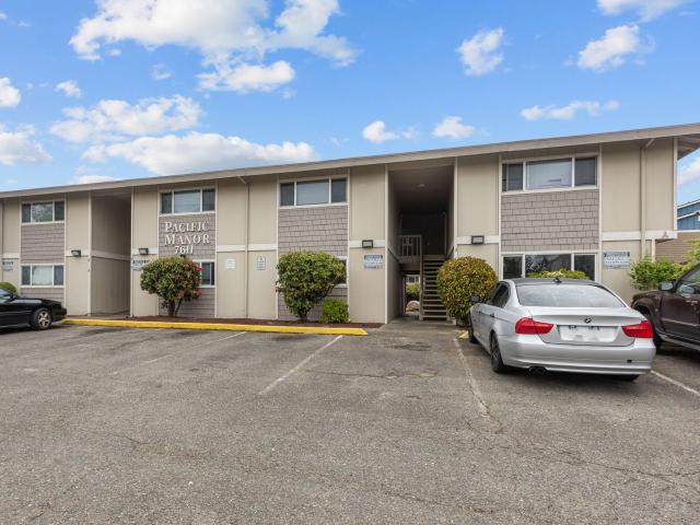 Pacific Manor Apartments