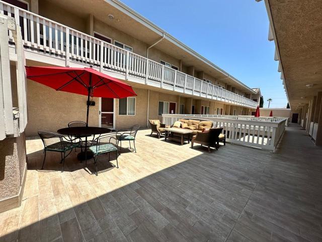 Pacific Oaks LLC 1 Bedroom Apartment for Rent at 9825 Topanga Canyon Blvd, Los Angeles, CA 91311 Chatsworth
