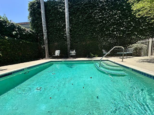 Pacific Oaks LLC