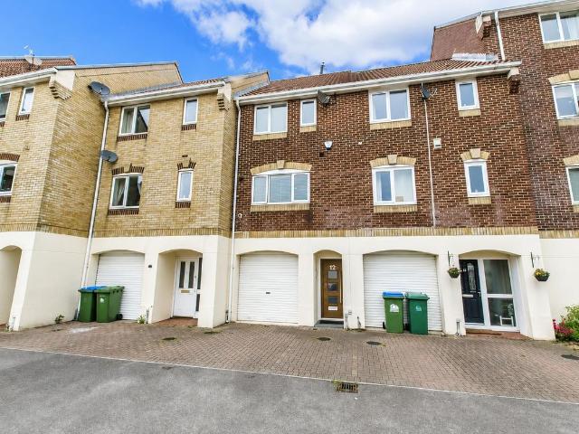 Pacific Close, Ocean Village, Southampton SO14, 3 bed town house to rent, £2,250 pcm | PrimeLocation