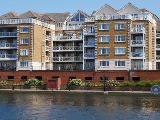 Pacific Heights South, Eastbourne, BN23 2 bed flat to rent £1,450 pcm £335 pw