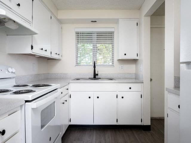 Pacific Park 2 Bedroom Apartment for Rent at 2220 Shadylane Dr, Springfield, OR 97477