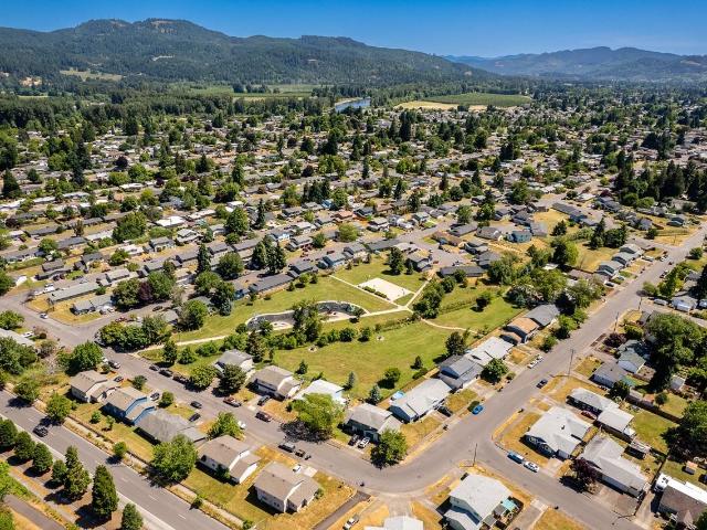 Pacific Park 2 Bedroom Apartment for Rent at 2220 Shadylane Dr, Springfield, OR 97477