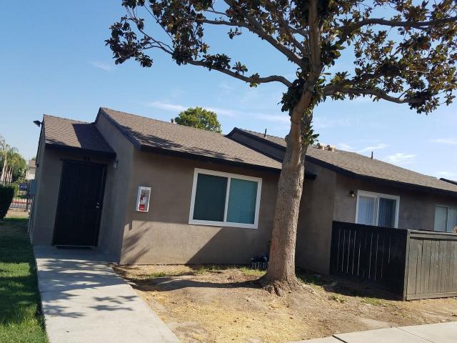 Pacific Pines 2 Bedroom Apartment for Rent at 3901 Q St, Bakersfield, CA 93301 Homaker Park