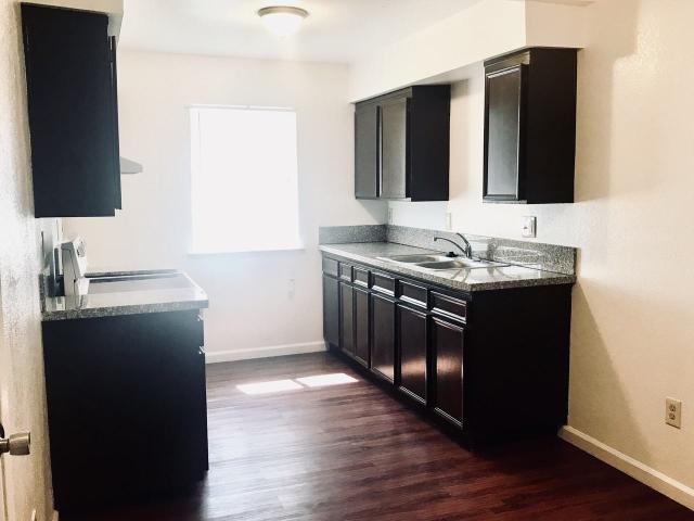 Pacific Pines 2 Bedroom Apartment for Rent at 3901 Q St, Bakersfield, CA 93301 Homaker Park