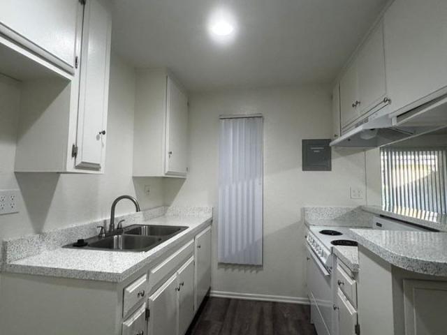 Pacific Pointe 2 Bedroom Apartment for Rent at 13882 N Tustin Ave, Santa Ana, CA 92780 Metro East