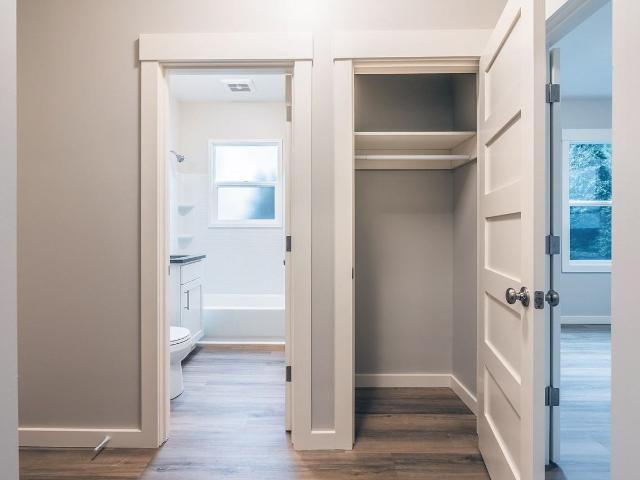 Pacific Ridge 1 Bedroom Apartment for Rent at 721 17th Ave, Seattle, WA 98122 Minor