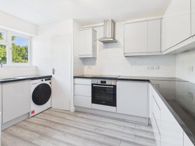 Packhorse Road, Gerrards Cross, Buckinghamshire SL9, 3 bed maisonette to rent, £1,750 pcm | PrimeLocation