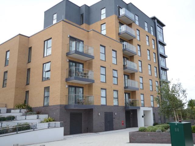 Padworth Avenue, Reading RG2, 1 bed flat to rent, £1,300 pcm | PrimeLocation