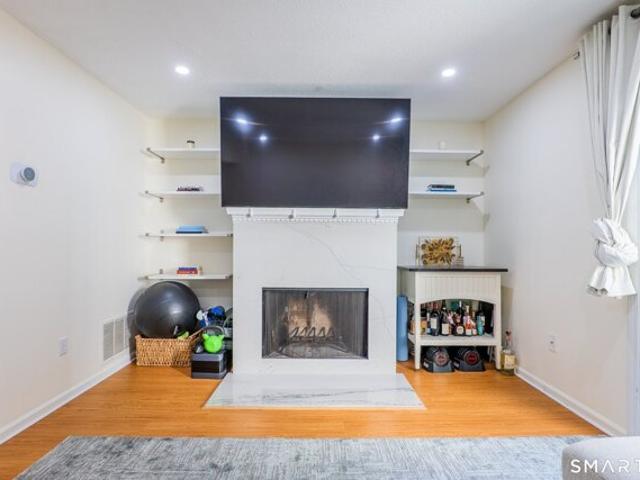 Padanaram Rd Apt,danbury, Home For Sale