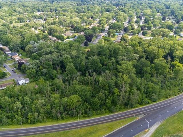 Paddington Dr, Rochester, NY 14624