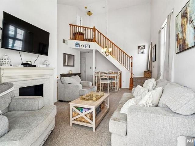 Paddington Rd, Mahwah, Condo For Sale