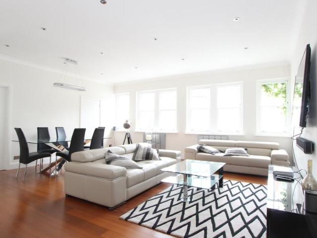 Paddington Street, Marylebone. 3 bed flat to rent £6,500 pcm £1,500 pw