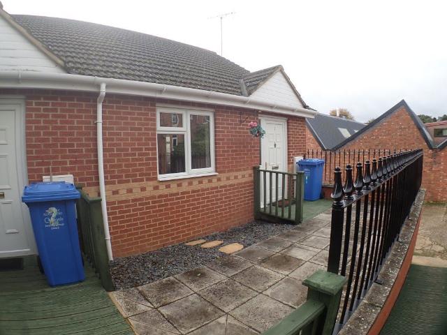 Paddock Mews, Desborough, Kettering NN14, Studio to rent, £875 pcm | PrimeLocation
