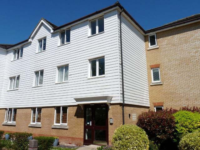 Paddock Close, Edenbridge TN8, 2 bed flat to rent, £1,325 pcm | PrimeLocation