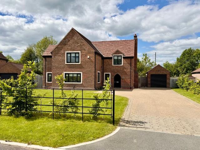 Paddock Close, Holmes Chapel CW4, 4 bed detached house to rent, £3,000 pcm | PrimeLocation