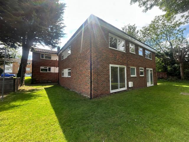 Paddock Road, Dartford DA4, 2 bed flat to rent, £1,450 pcm | PrimeLocation