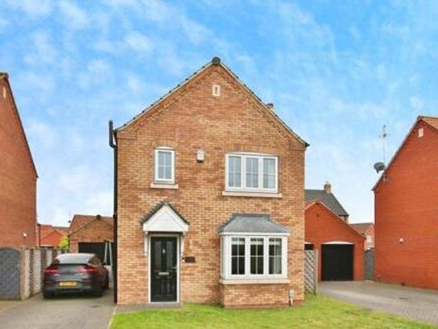 Paddock Way, Kingswood, 3 Bedroom Detached