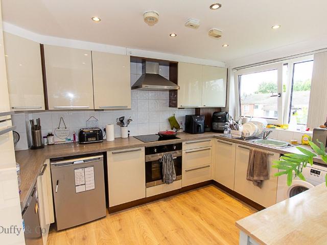 Paddockhall Road, Haywards Heath RH16, 3 bed flat to rent, £1,500 pcm | PrimeLocation