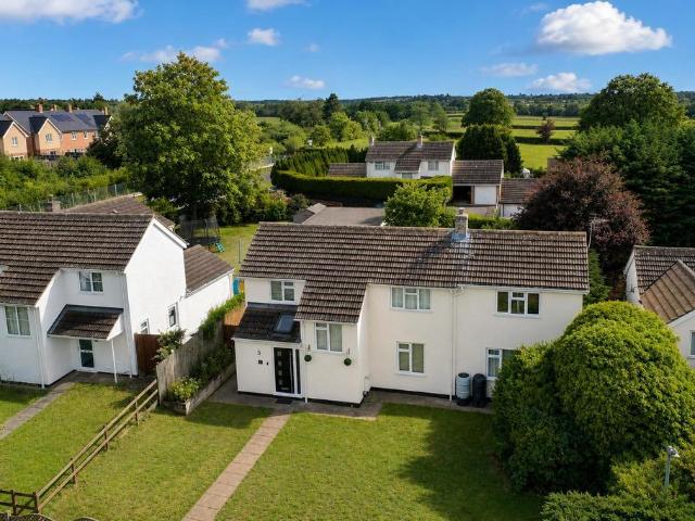 Paddocks Drive, Newmarket 4 bed detached house to rent £2,350 pcm £542 pw