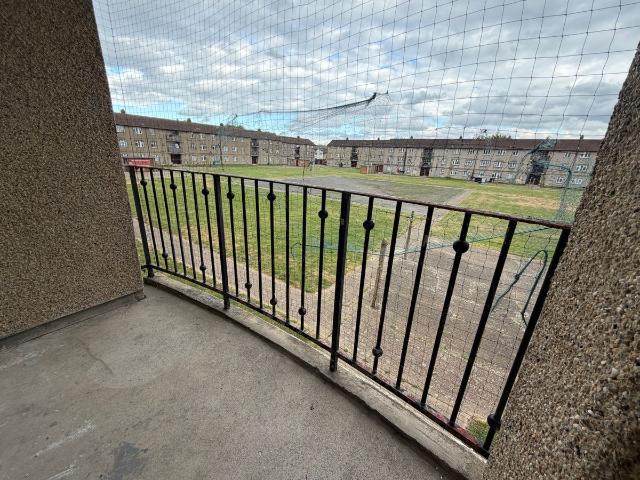 Padnall Court, Chadwell Heath RM6, 2 bed flat to rent, £1,650 pcm | PrimeLocation