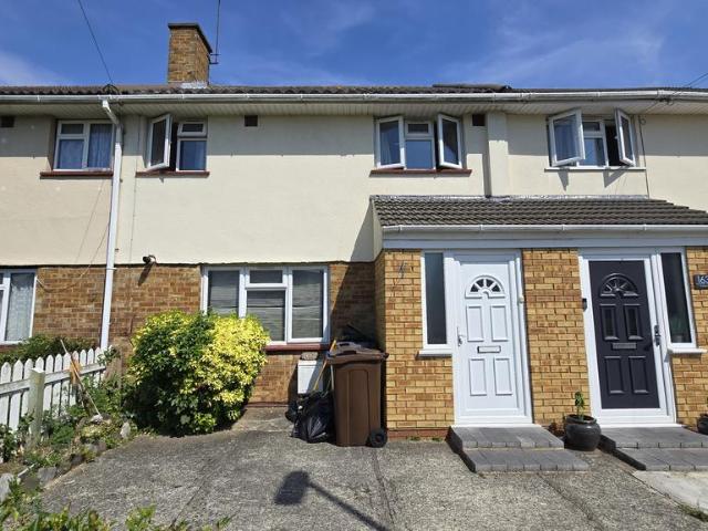 Padnall Road, Romford, Essex, RM6 3 bed terraced house to rent £2,400 pcm £554 pw