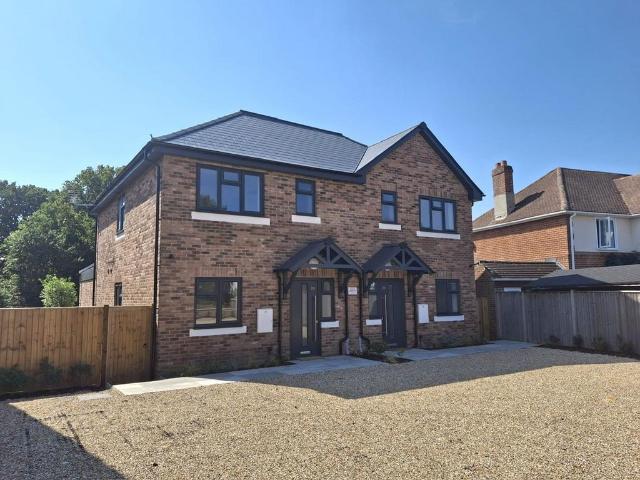 Padnell Road, Waterlooville, PO8 3 bed house to rent £2,350 pcm £542 pw