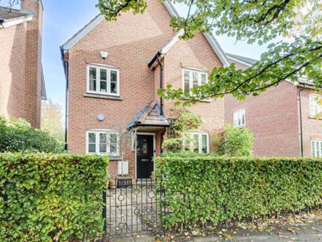 Page Place, Frogmore, 4 Bedroom Detached